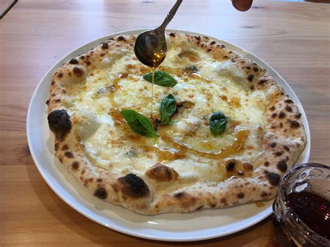 「クワトロ フォルマッジ」｜pizza Rocco ピッツァ・ロッコのメニュー｜イタリア料理
