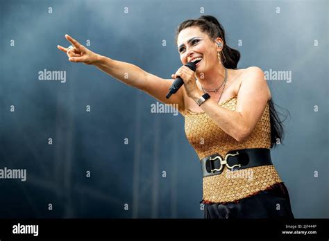 Sharon Janny Den Adel Photos Sharon Janny Den Adel Photo Gallery Qefp