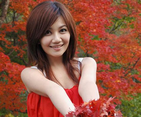 范玮琪回应梁静茹离婚 曝梁静茹丈夫出轨且已与丈夫签字离婚 明星 冰棍儿网