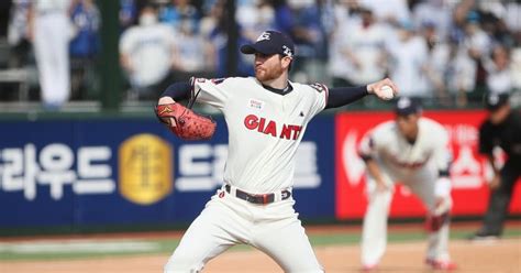 롯데 자이언츠 투수 반즈와 재계약외국인 선수 구성 완료