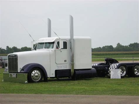 22 Fld 120 Ideas Freightliner Trucks Heavy Construction Equipment Freightliner Classic Flat Top