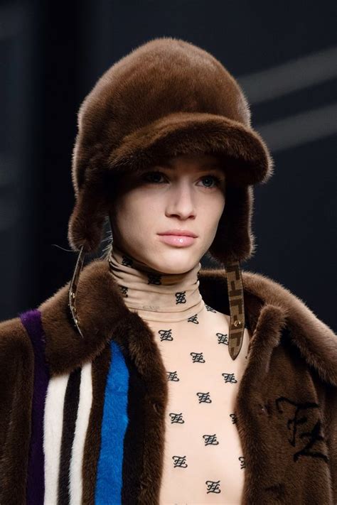 Шапки, кепки, шляпы: что актуально прямо сейчас?: lena_view — LiveJournal