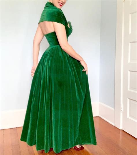 Emerald Green Vintage Elegant Long Velvet Ball Gown Evening Dress Nv33