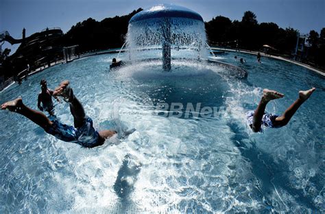 夏は水遊びの季節、元気いっぱいの子供たち ドイツ 写真9枚 国際ニュース：afpbb News