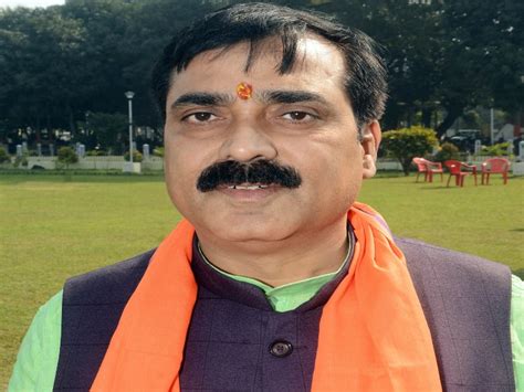 Jibesh Kumar Mishra Attacked Tej Pratap Yadav For Opposing Pandit