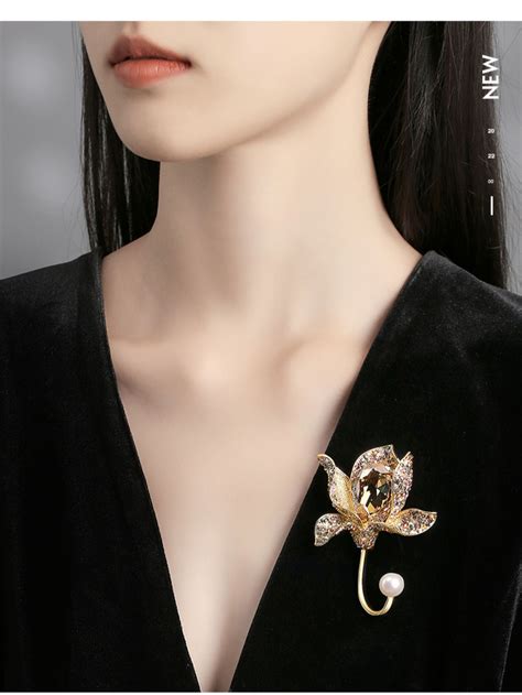 优雅水晶花卉胸针 Vintage徽章胸针精美西装外套别针现货批发 阿里巴巴
