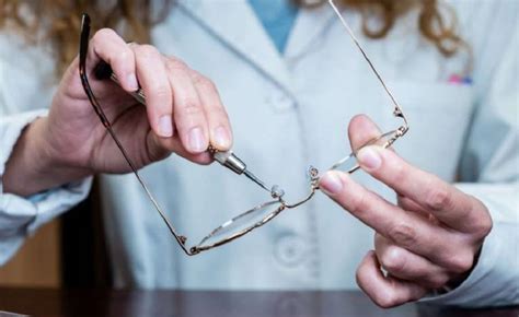 Whats The Fastest Solution For Repairing Broken Glasses Expert Tips