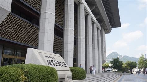 Plug 미니 패턴 스트라이프 셔츠광화문룩 남방 남방셔츠 여자셔츠 블라우스 여성블라우스 예쁜블라우스 스트라이프블라우스 가을블라우스