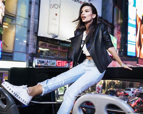 Cool Emily Ratajkowski At The City 4k Wallpaper Download