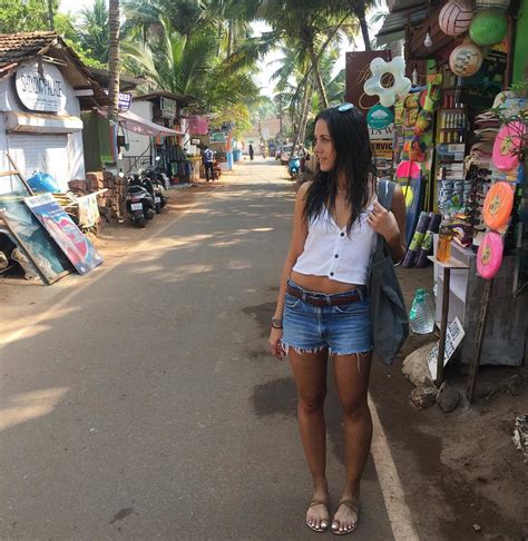 Laura Mitchells Feet