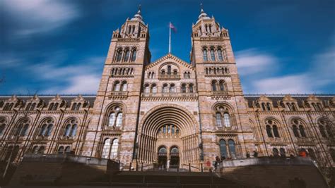 30 Places To Go On Your Very First Visit To London