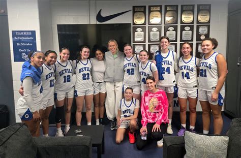 Qhs Girls Basketball Players Relish Experience Of Playing In Sophie