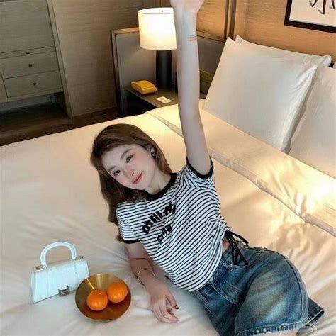 Miu Miu 字母貼布短袖t恤 法式小眾上衣短袖 條紋t恤百搭神器！經典黑白元素 休閒版型上身巨顯瘦！ Yahoo奇摩拍賣