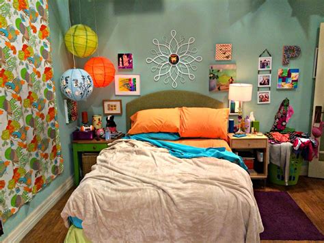 The Big Bang Theory Behind The Scenes Set Photos And Videos Glamour