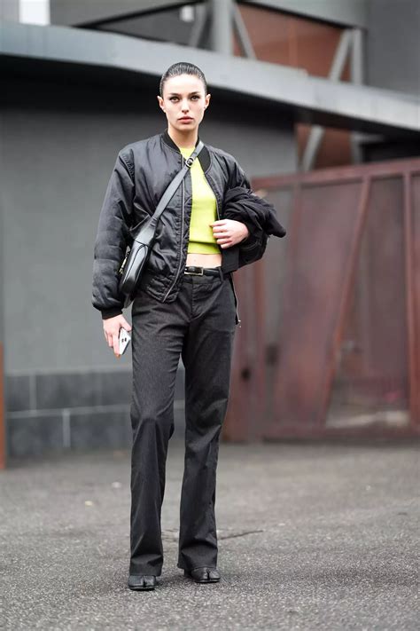 9 Emo Style Outfits That Are Edgy And Modern