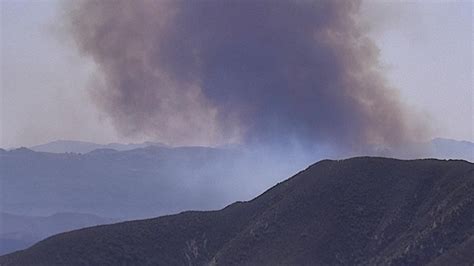 Fire Breaks Out Near Lake Piru In Californias Ventura County Videos