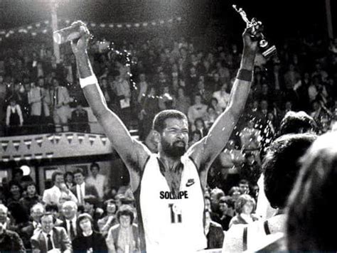 Bobby Kinzer Team Solripe Star And Falkirk Basketball Hero To Return