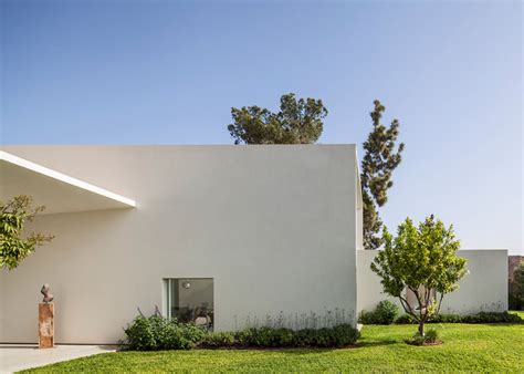 Paritzki And Lianis Ta House Is Made From Three White Boxes