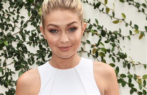 1676x1085 Resolution Gigi Hadid Model Blonde 1676x1085 Resolution