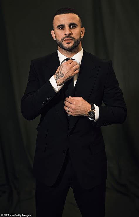 Pregnant Annie Kilner Puts On A Brave Face As Shes Pictured Smiling While Dealing With The