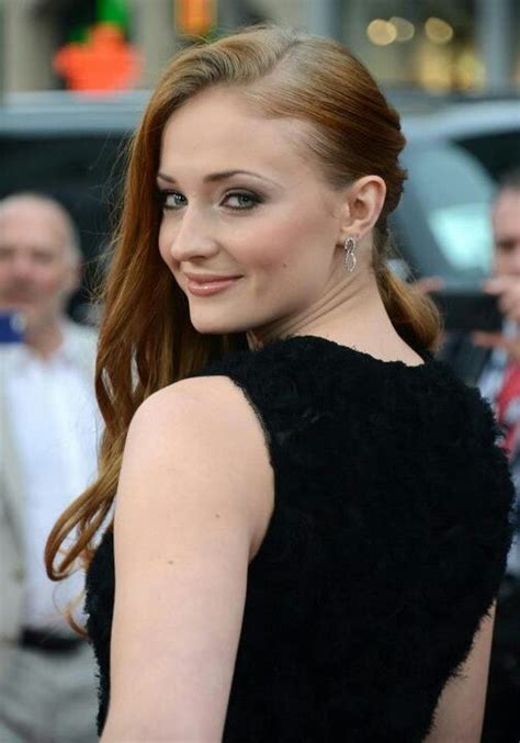 Sophie Turner Rød