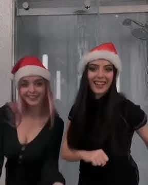 Juliaa And Laurenx Bruch Christmas Tiktok Viral Video Bruchtwins