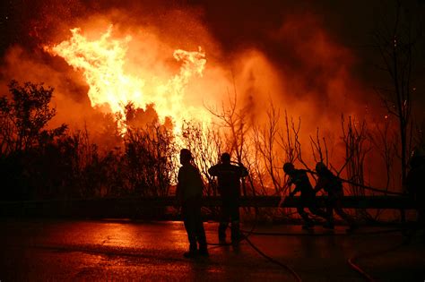 Incendies en Grèce : "C'est une catastrophe biblique", se désole un habitant