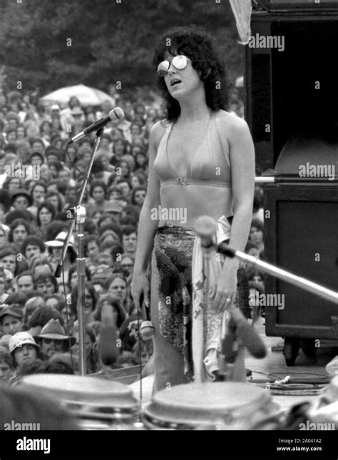 Grace Slick Is Performing Onstage At A Free Jefferson Starship Concert