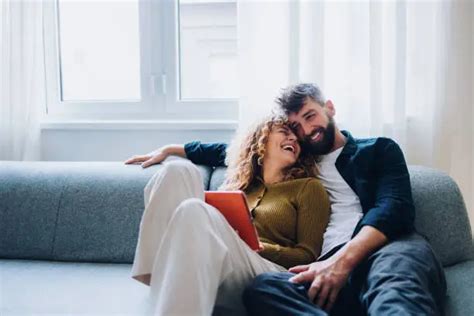 Couple On Sofa Pictures Download Free Images On Unsplash