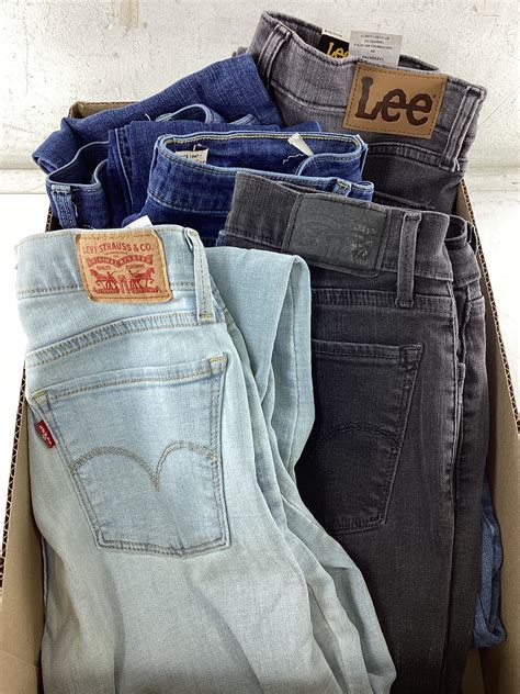 Lot 6 Assorted Womens Jeans Levi Wrangler
