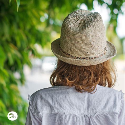 Conoce A Sofía Del Valle La Voz Que Desvela Los Secretos Mejor