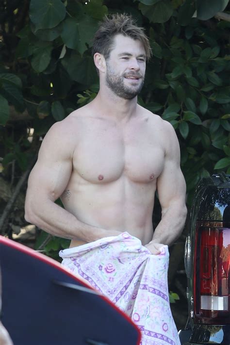 Look At These Pics Of Chris Hemsworth And His Muscles To Ease Your Mind During Self Quarantine