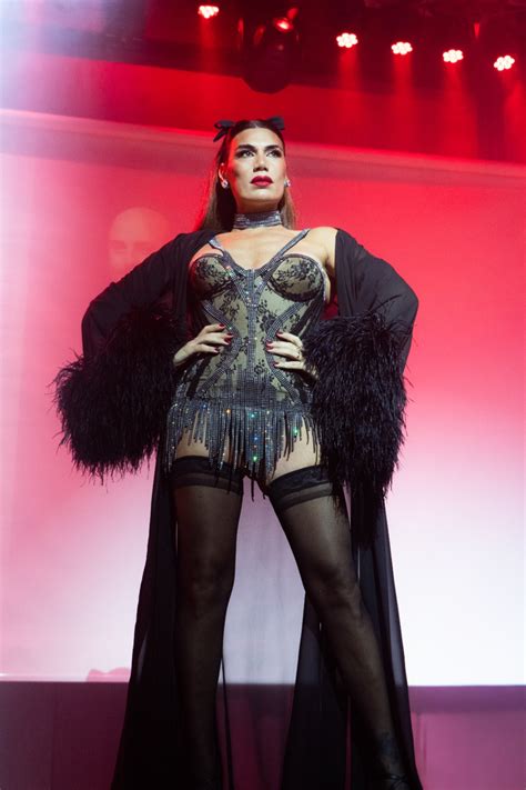 Así Son Los Impactantes Looks De Flor De La V En Sex Hay Prendas Que