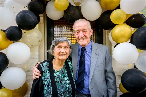 Na Hun Ontmoeting Op Een Bruiloft Trouwen Yvonne En Frits In De Stamkroeg Van De Almelose