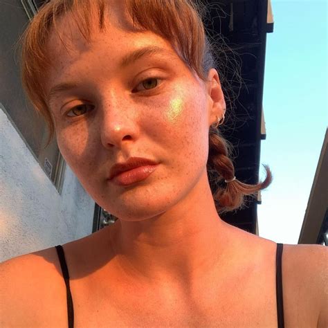 Kacy Hill Scrolller