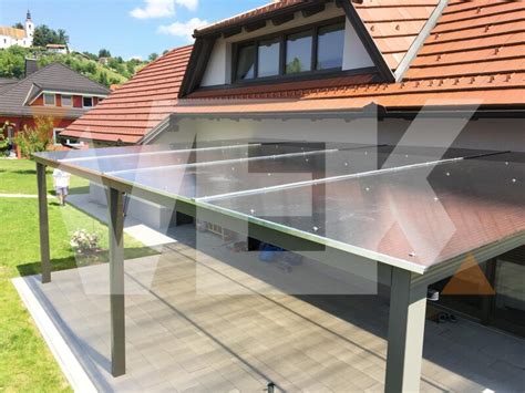 Polikarbonat Ali Polikarbonatne Plošče Se Uporabljajo Za Kritine