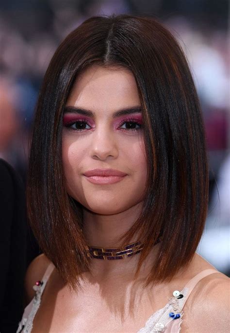 Long Bob Gesichtsform Selena Gomez Make Up Für Braune Augen Rosa