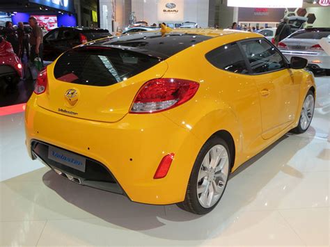 2012 Hyundai Veloster Base W Red Black 3dr Hatchback 6 Spd Manual W Od
