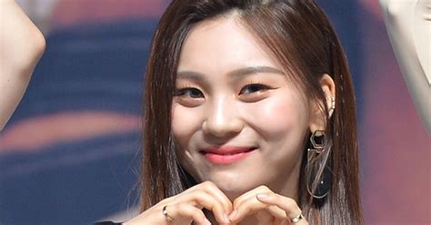 포토 여자친구 엄지 아름다운 미소