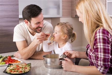 Pai E Filha Comendo Imagens Download Grátis No Freepik