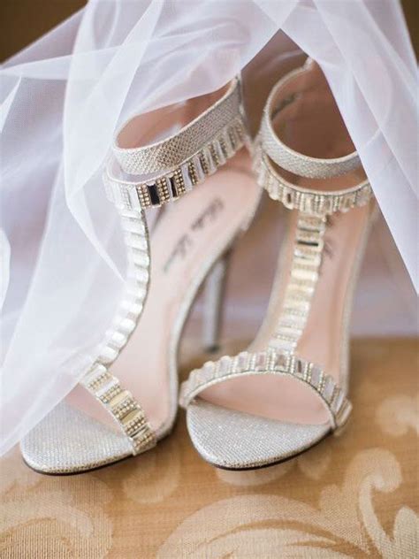 11 Must Have Wedding Day Getting Ready Photos