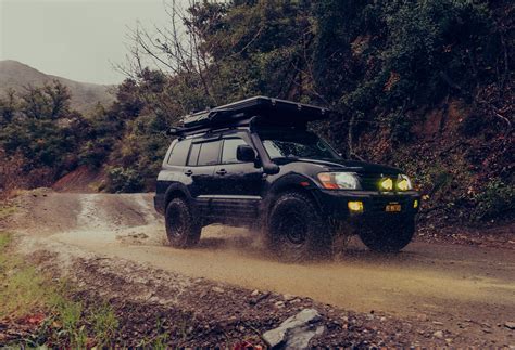 Mitsubishi Montero Sport Off Road