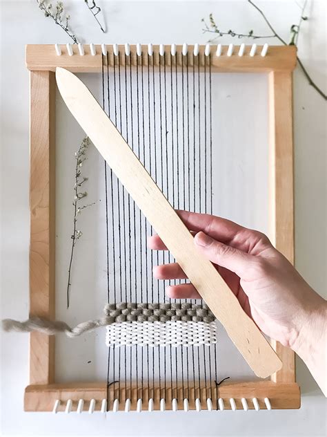 Weaving With Nature Tips And Tutorial Using Supplies From Nature A
