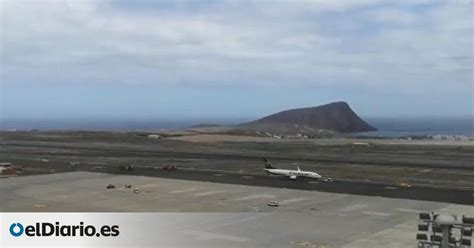 A Ryanair Plane Blocks Tenerife South Airport For A Few Hours After Aborting Takeoff