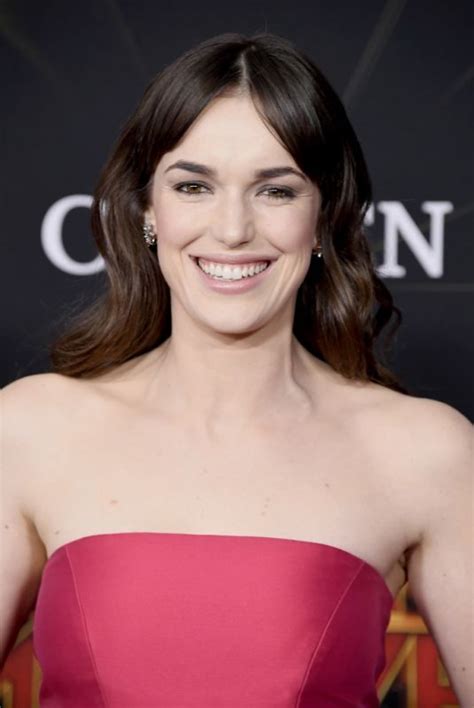 Elizabeth Henstridge Hawtcelebs