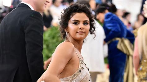 Video Bugil Selena Gomez di Bak Mandi yang Jadi Sorotan - Entertainment Fimela.com