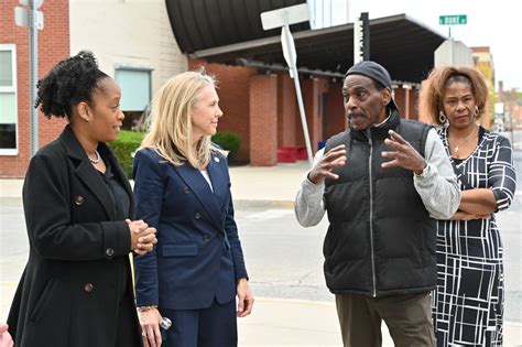 Pennsylvania State Senator Dawn W Keefer Tours Crispus Attucks York Campus Crispus Attucks York