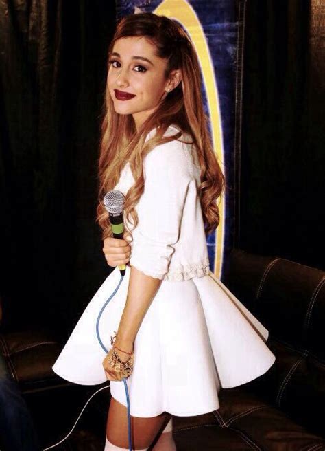 Dont Like The Lipstick Color But She Pulls Off Anything Ariana