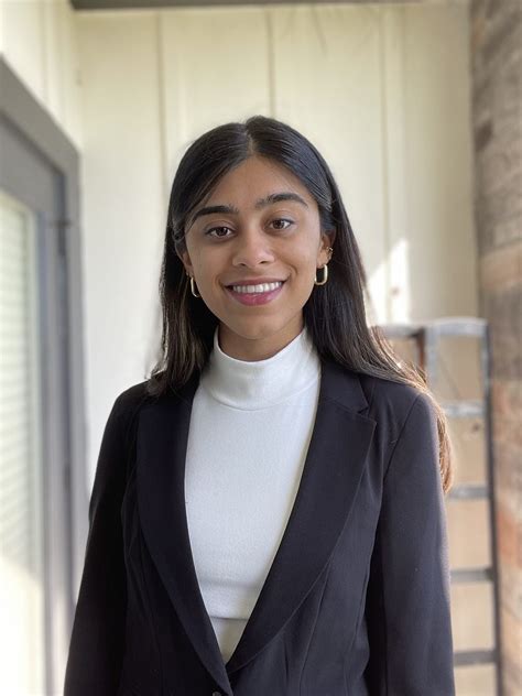 Hanya Irfan Older Lab Ucf