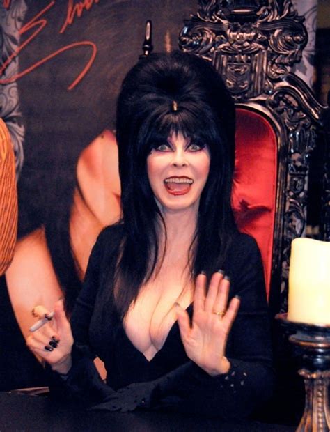 Elviras Scary Hot Halloween Photos Halloween Photos Horror Movie